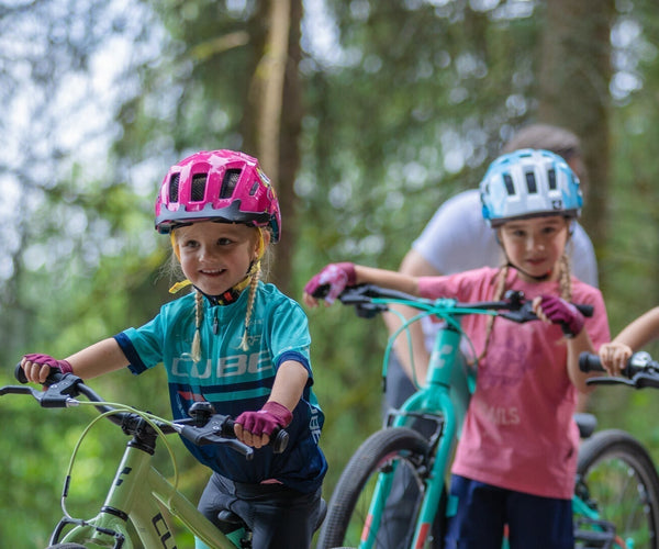 Fietsen in het donker: zo zorg je dat je kind goed zichtbaar is ...